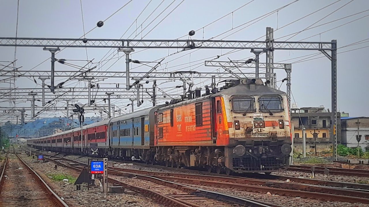 Jammu Tawi Sambalpur Express (18310) Climbing the Gradient To Enter Its ...