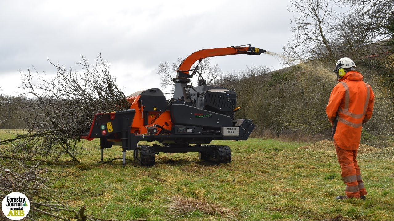 Ufkes Greentec's rotating Jaguar 40 tracked chipper proves major asset ...