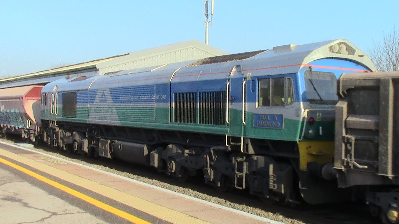 59103 with 59203 (DPU-like) 59004 Westbury station 13th February 2023 ...