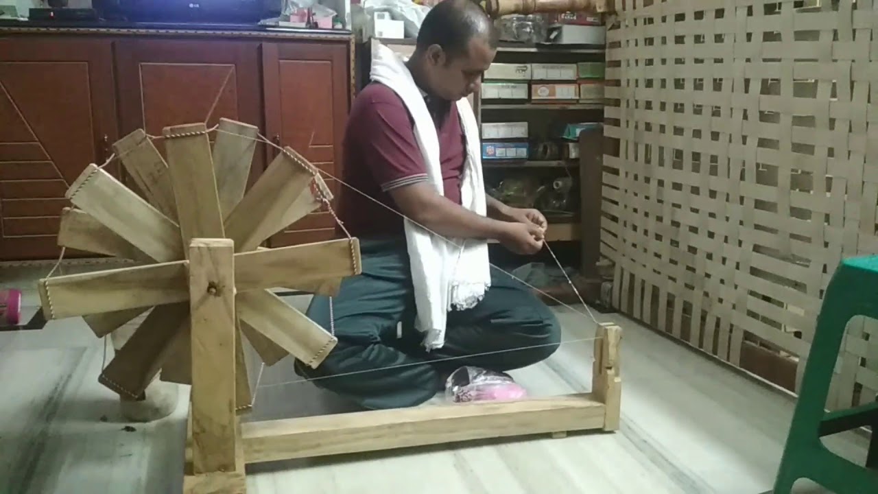 Charkha yarn making - YouTube