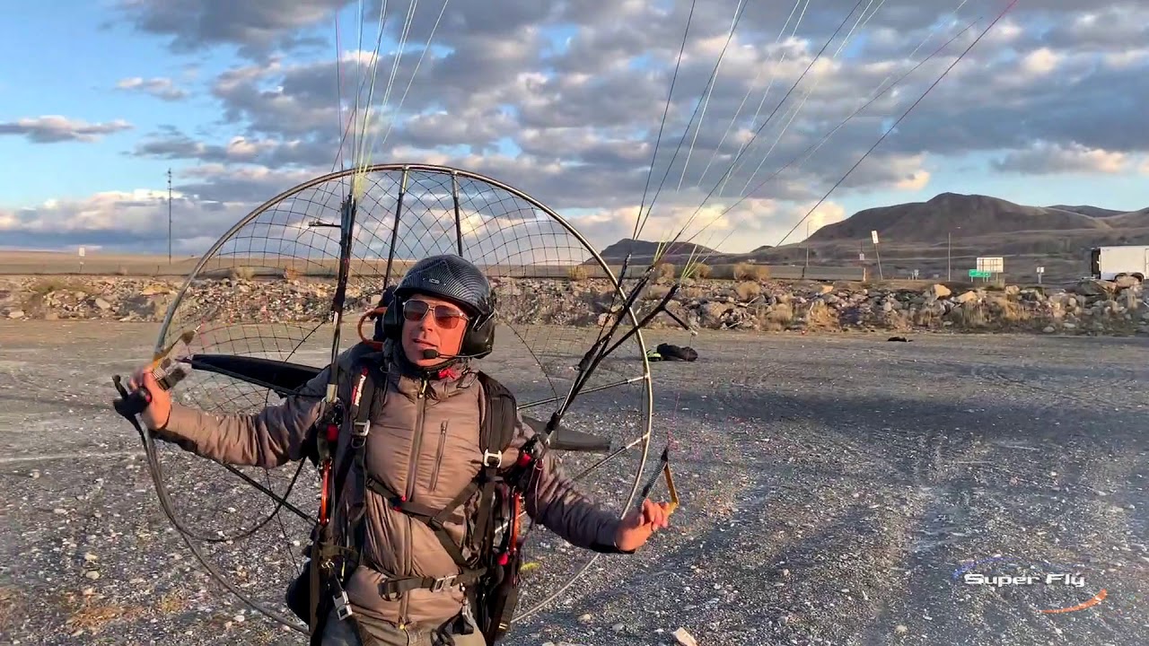 The Finger: Paragliding Kite Trick with Chris Santacroce - YouTube