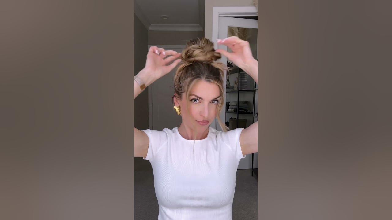 MESSY BUN TUTORIAL FOR LONG HAIR - YouTube