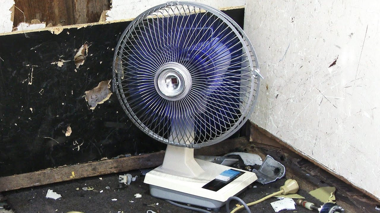 Vintage National Desk Fan Smash - YouTube