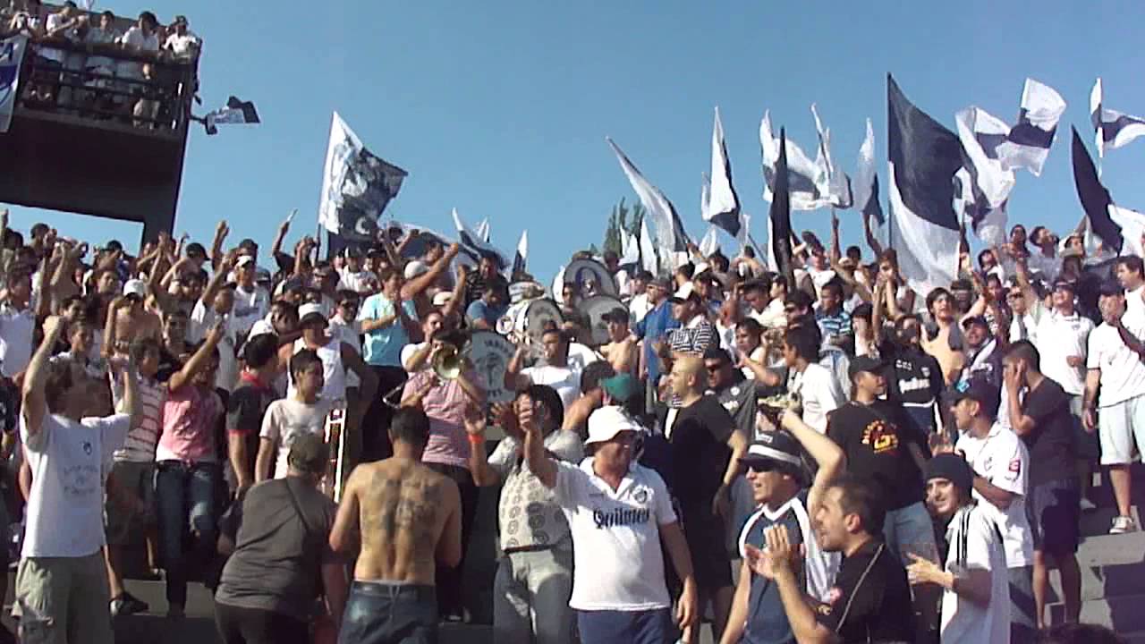 Quilmes 2 Colon Sta Fe 2 ( entrada de los Indios Kilmes ) - YouTube