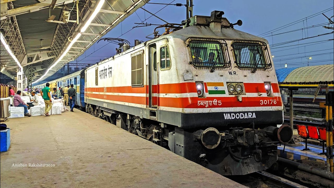 22912/ Howrah-Indore Shipra Express Skipping Liluah With BRC WAP5 ...