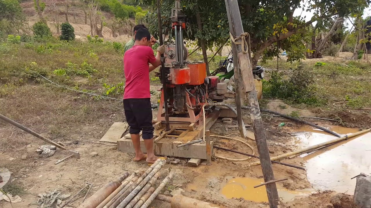 Borewell Drilling on the hill for looking water - YouTube