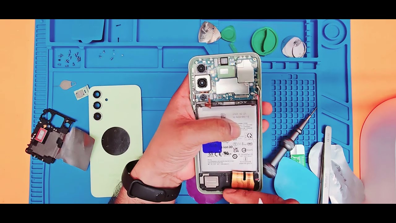 If Your Samsung A54's Display Is Broken, Here's How To Replace It ...