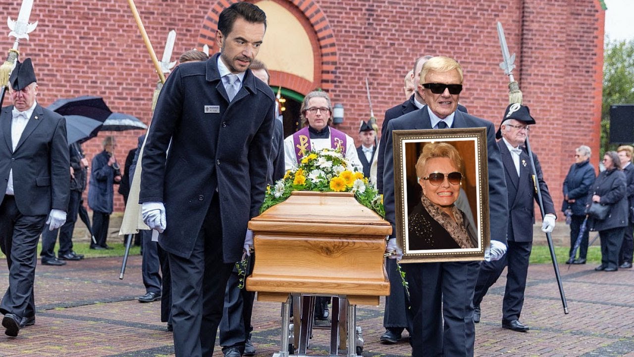 Heino ist der Beerdigung seiner Frau Hannelore Kramm untröstlich ...