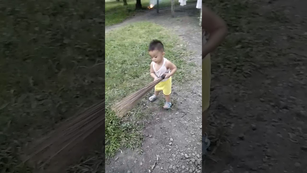 Ang matulungin na bata - YouTube