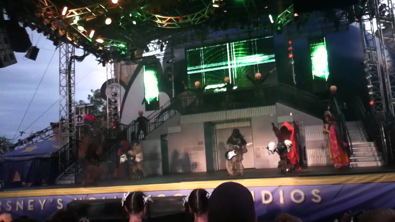 Hyperspace Hoopla: Chewbacca Dance - YouTube