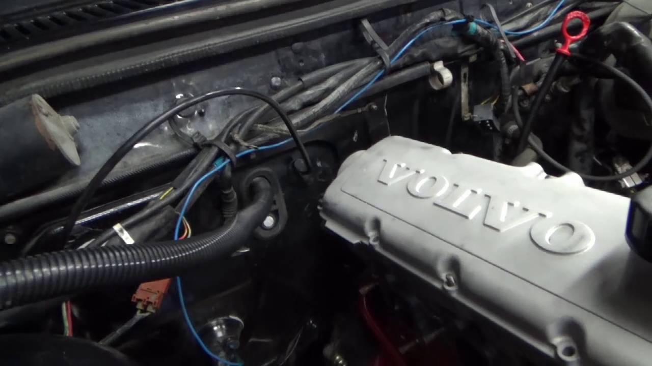 92 Volvo 244 th350 Swap - Engine/Trans Installed - YouTube