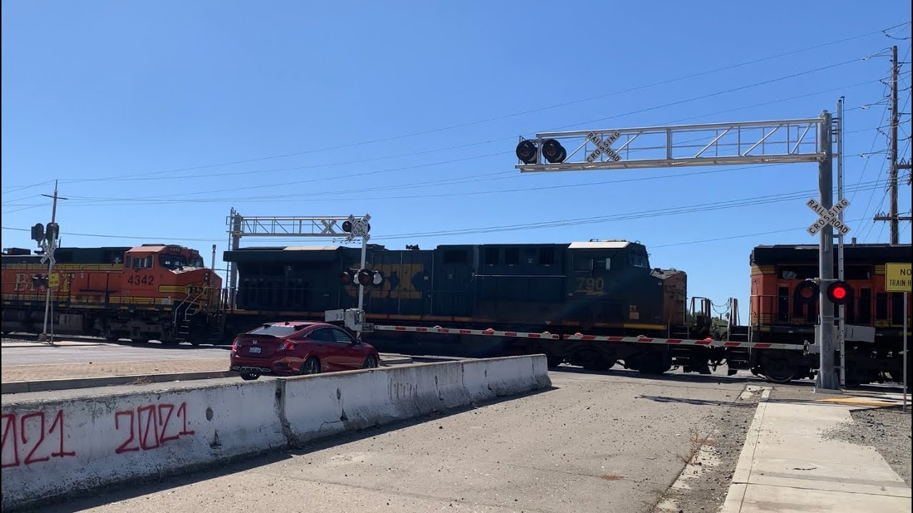 BNSF 7820 Manifest Freight Train With CSX South - E. Morada Lane ...