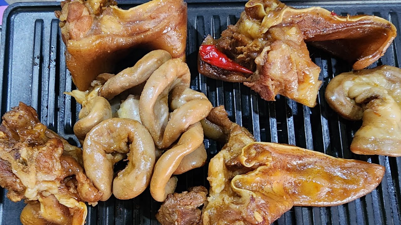 Grilled pork ears hit the young tamarind #Food #cooking #eating - YouTube