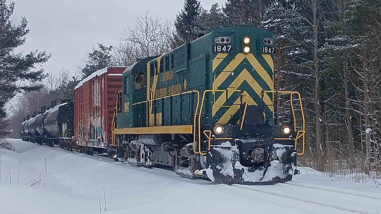 Buffalo southern railroad 1847 RS18u with boxcar - YouTube