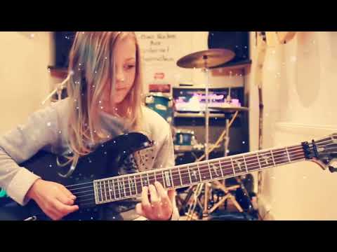 Cute girl playing Guitar whatsapp status💔💔💔 Special 💔💔💔