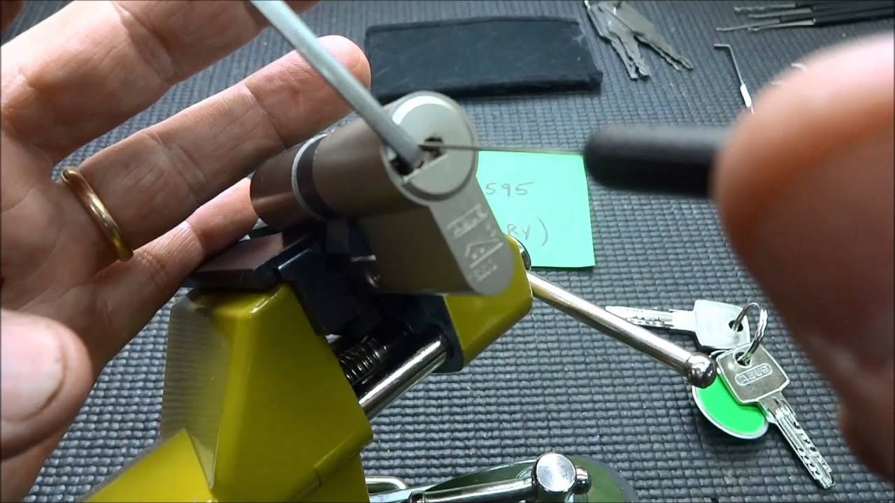 (348) "Tickle" Dimple Locks Open - Fast! - YouTube