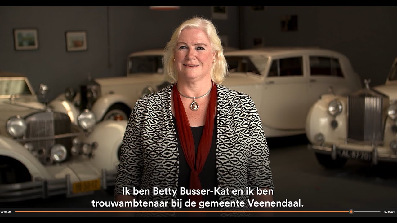 Trouwambtenaar Betty Busser-Kat - YouTube