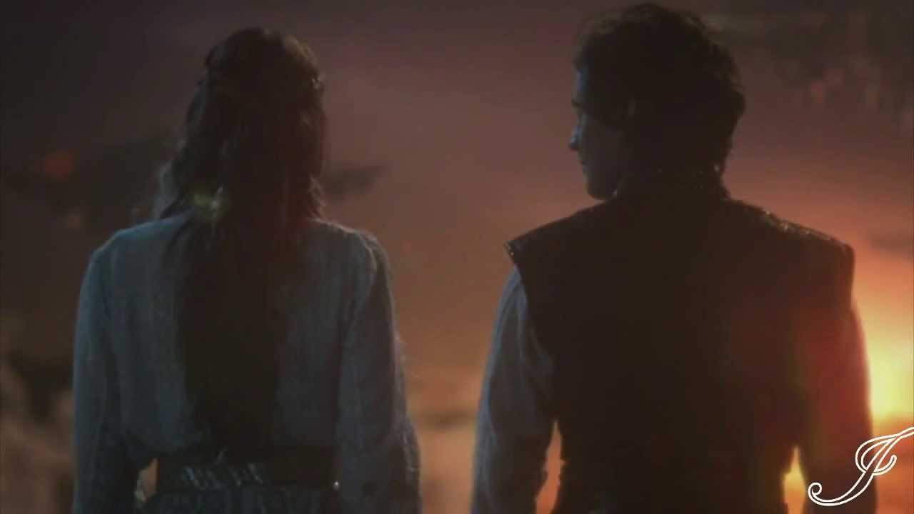 Alice & Cyrus Locked out of heaven - YouTube
