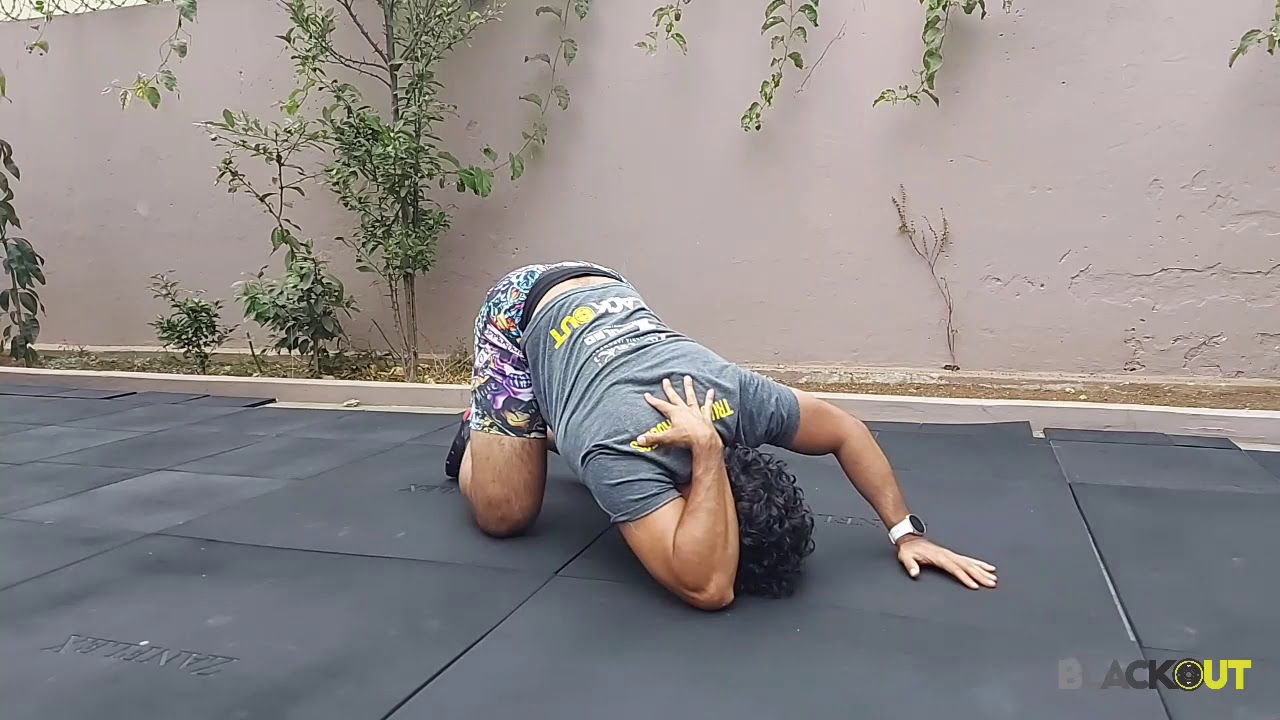 Cat Position Tríceps Stretch (Solo) - YouTube