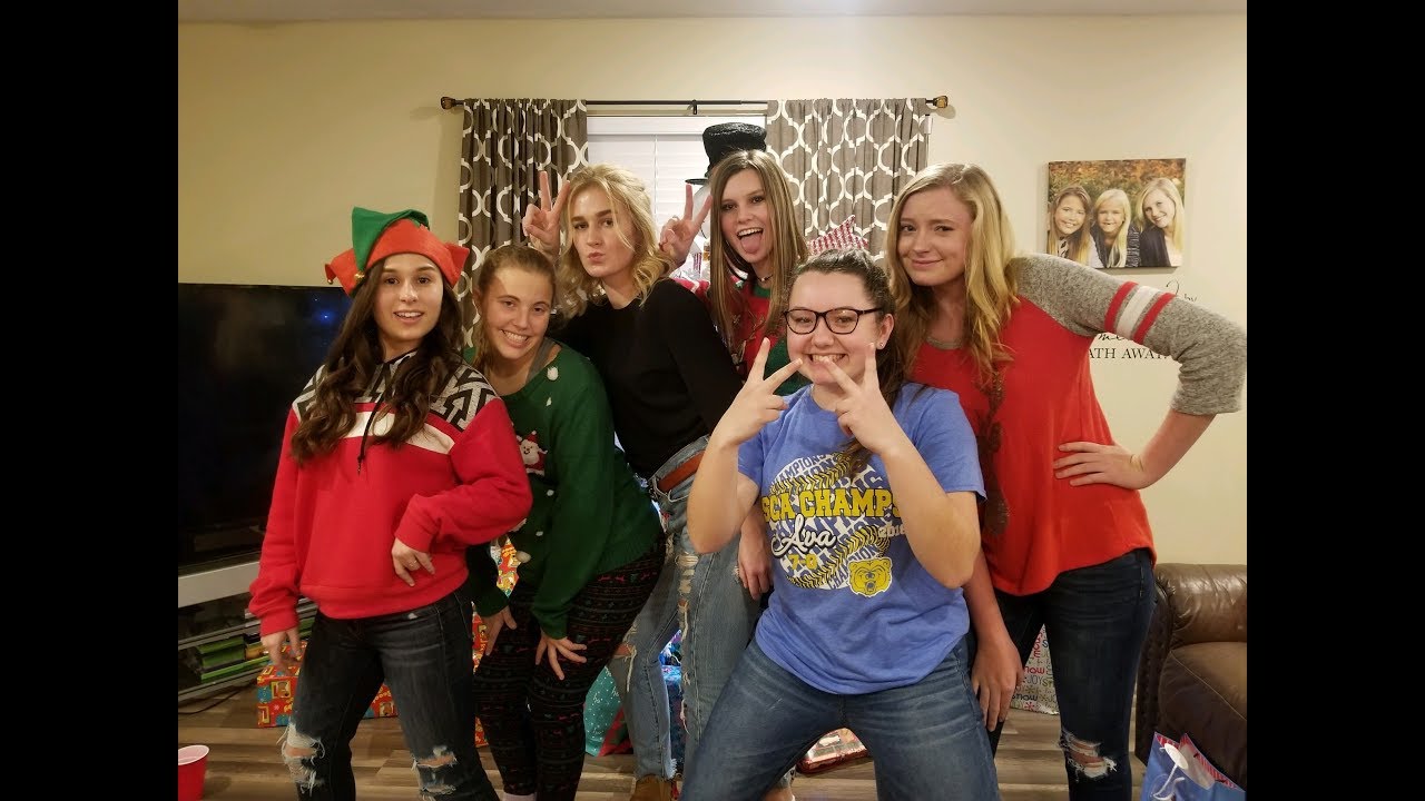 VLOG 6 // FUNNIEST FRIENDMAS EVER - YouTube