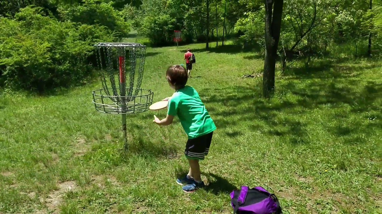 Family Disc Golf 3 holes Fort Washington, PA - YouTube