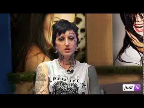 Lelah Monteiro - Sexualidade e piercings, tatuagens e alargadores - 10/02/14 Just TV
