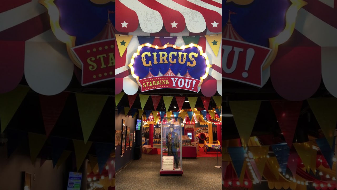 Chasing Lights Circus Sign - YouTube