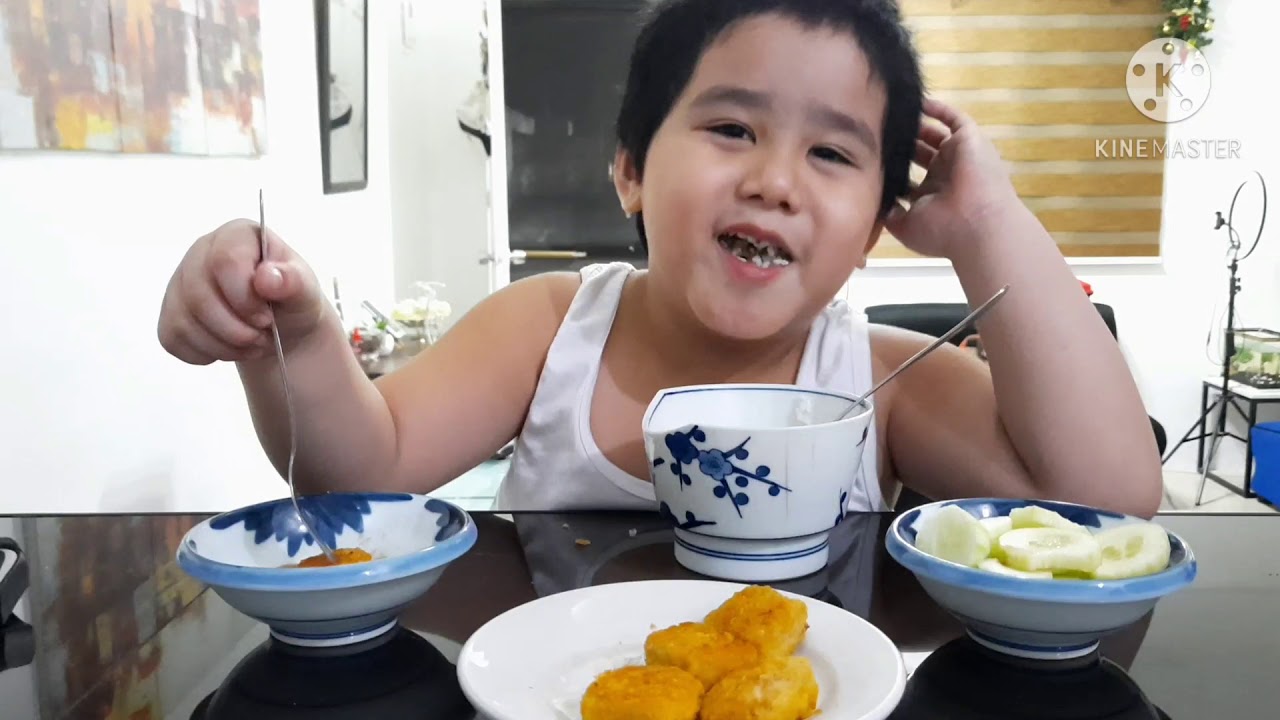 baby xian eat healthy food and wash the dishes - YouTube