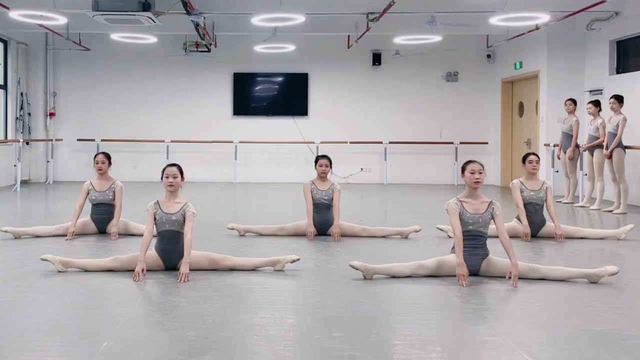 Daily training for Chinese dance students. flexibility.(198) - YouTube