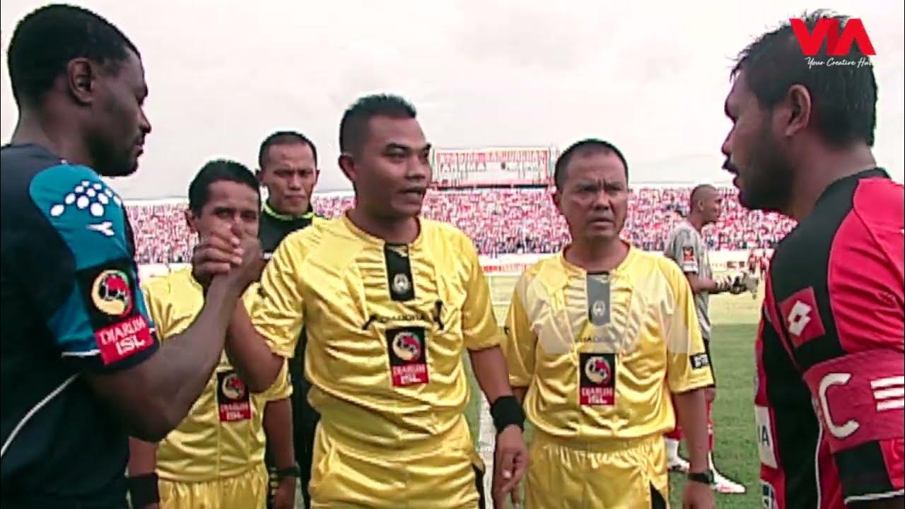 Arema VS Persipura Jayapura, Super Big Match Singo Edan Jamu Tim Mutiara Hitam | ISL 2009/2010 ...