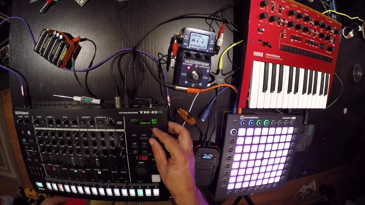 TR8S WEIRD SYNTH JAM - YouTube