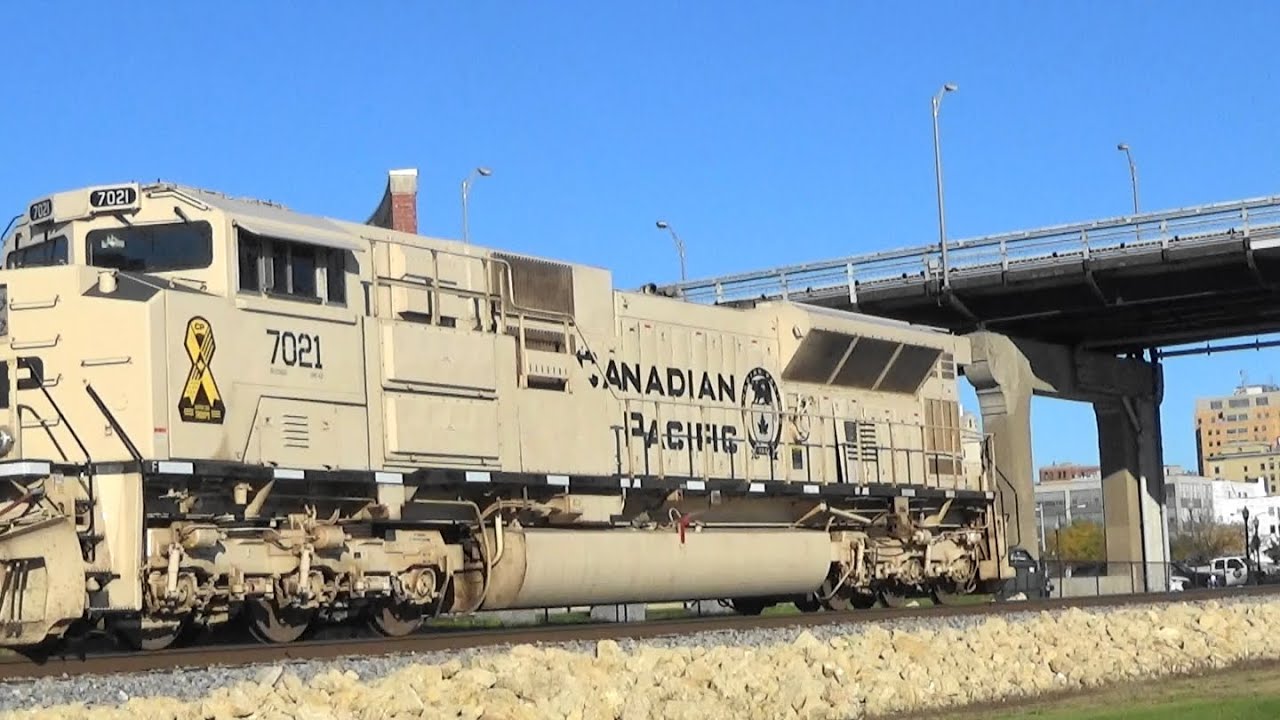 CP 8068 w/ KCS Power & CP 7021, Bettendorf, IA 11/4/21 - YouTube