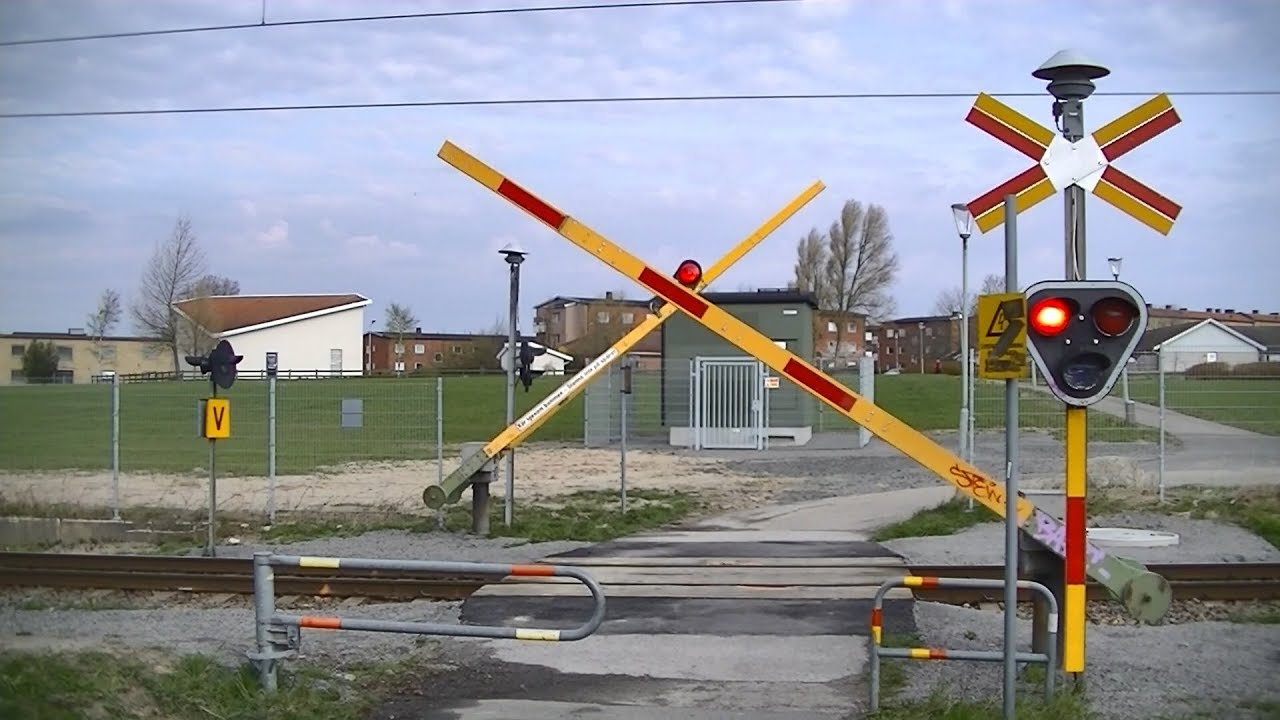 Spoorwegovergang Simrishamn (S) // Railroad crossing ...