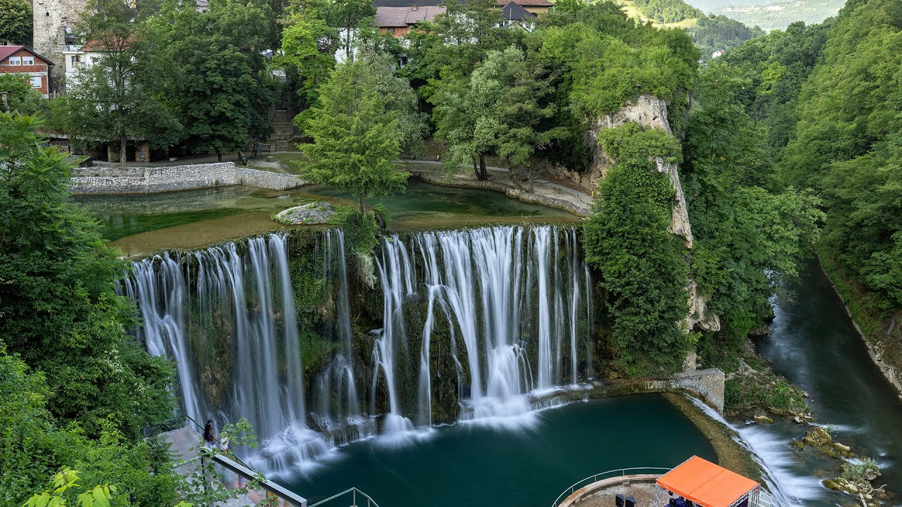 Plivski vodopad, Jajce - YouTube