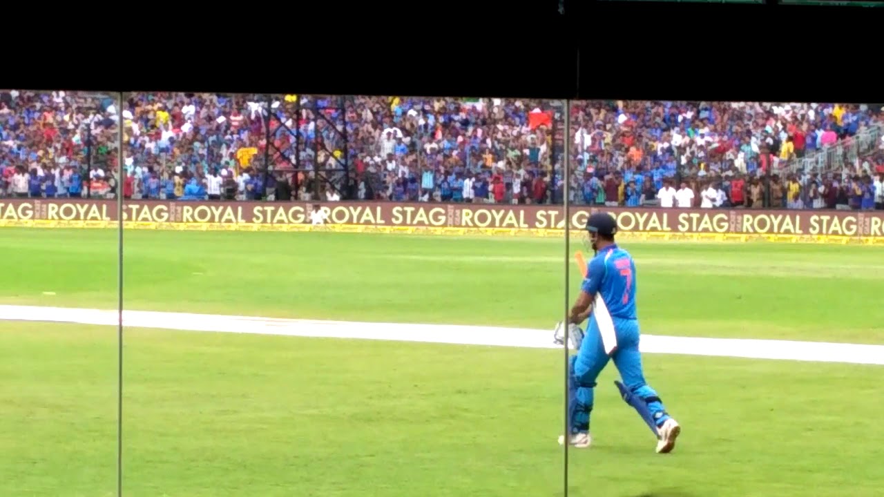 Dhoni entry - YouTube
