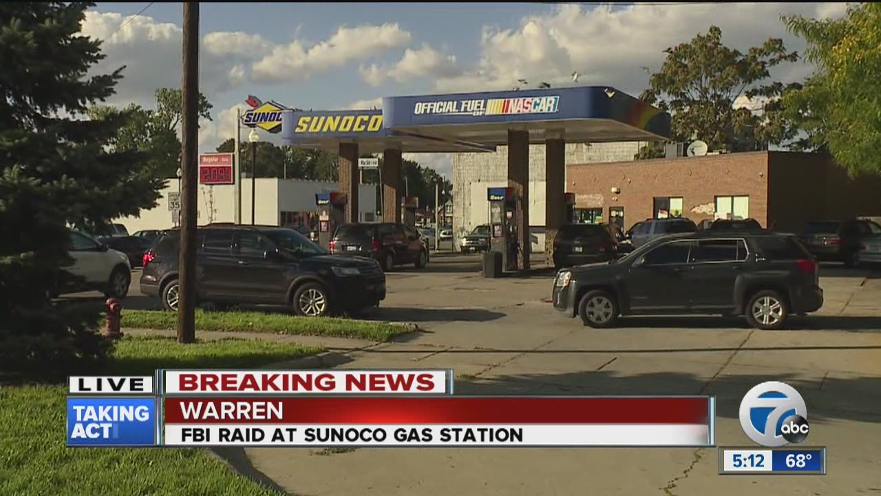 Homeland Security conducting raid at Warren gas station - YouTube