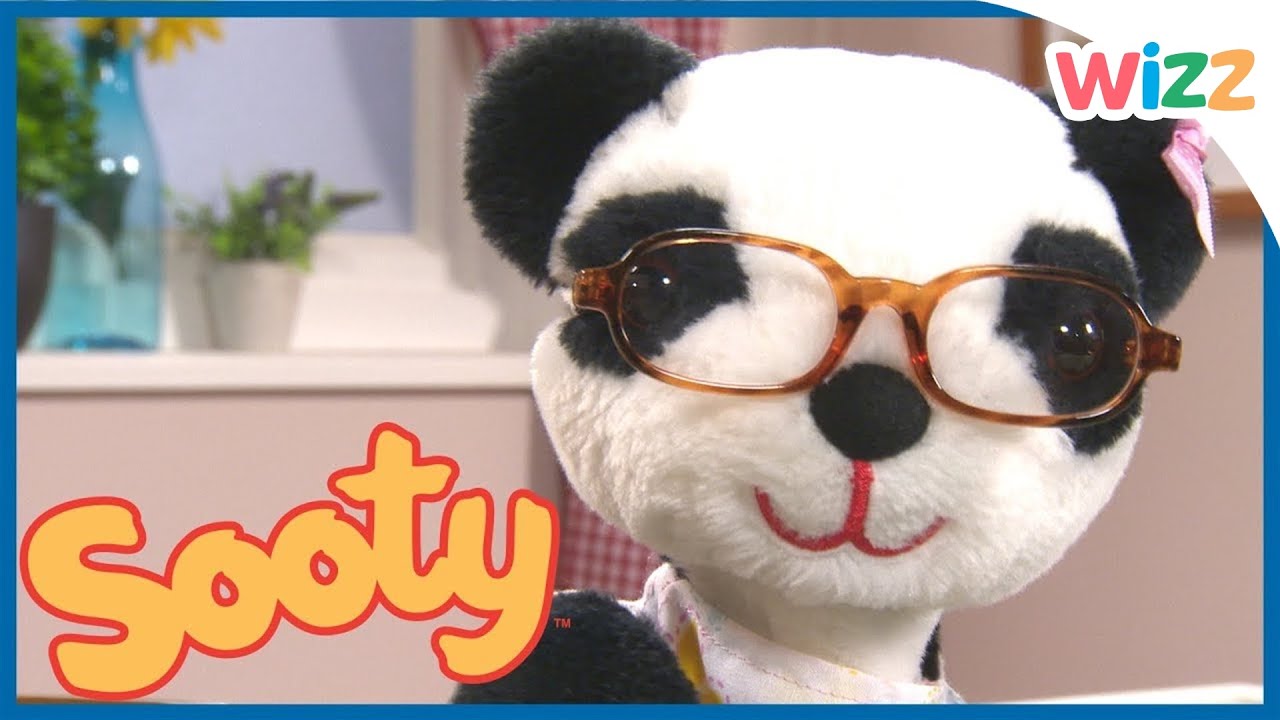 A Piano Lesson With Soo | The Sooty Show - YouTube