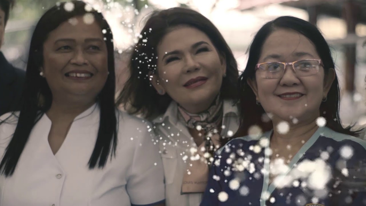 Say Mo Doc TV Show Produced and Co-hosted by Susan Barlin - YouTube