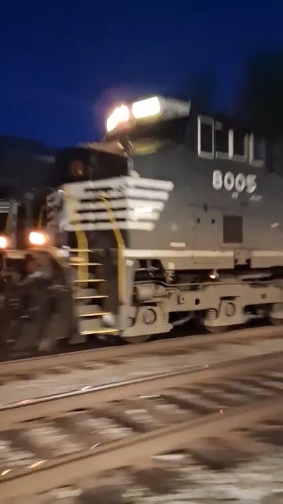 Saw it coming! Quick Stop! Loud Horn "Rollin thru town" Norfolk Southern #8005 - #p72 2@rider22 ...