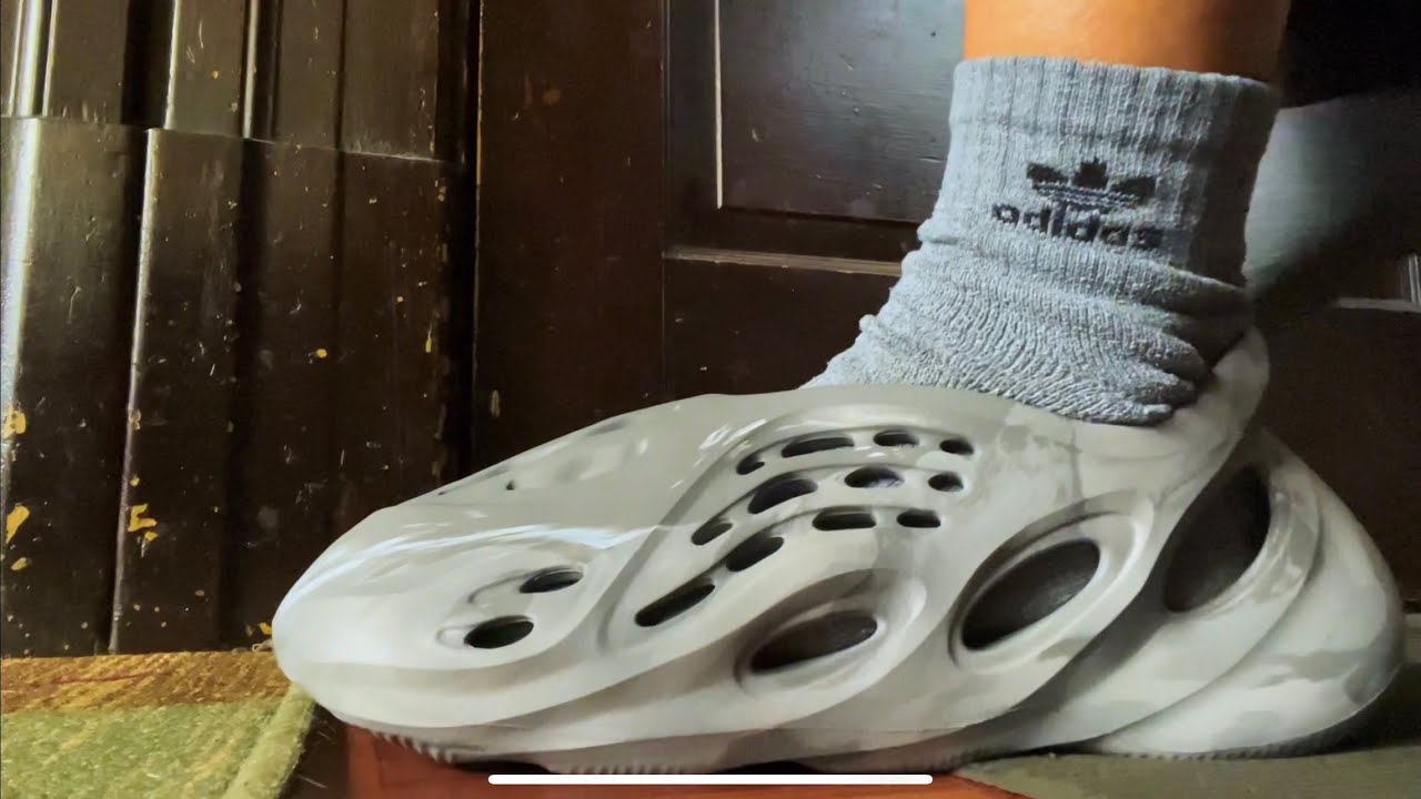 YZY Foam Runner Mx Granite: First Look - YouTube