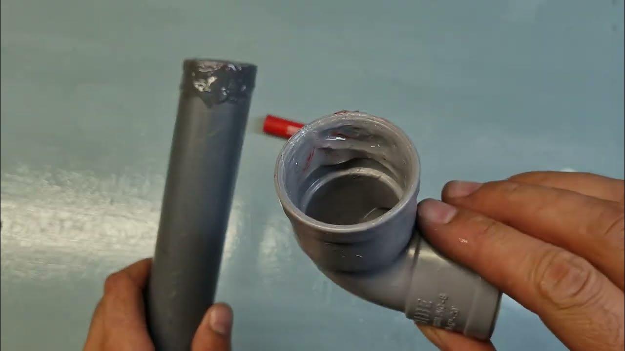 Comment installer, assembler un tube, tuyau en PVC / plastique / eau - YouTube