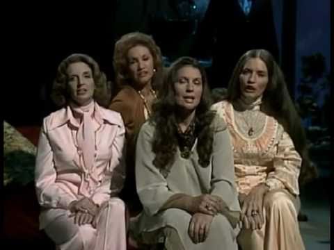 Jan Howard Singing on the Johnny Cash Christmas Special from 1976 - YouTube