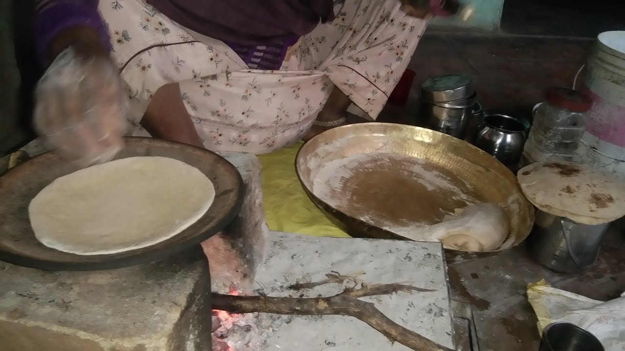 how to make gol gol roti !! कामवाली बाई से गोल-गोल रोटी बनाना !! घर पर ...