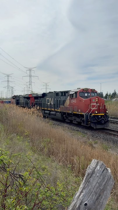Here’s CN Q148 East passing by Snider West on the bypass track [3/12/2025] #train #cntrain - YouTube
