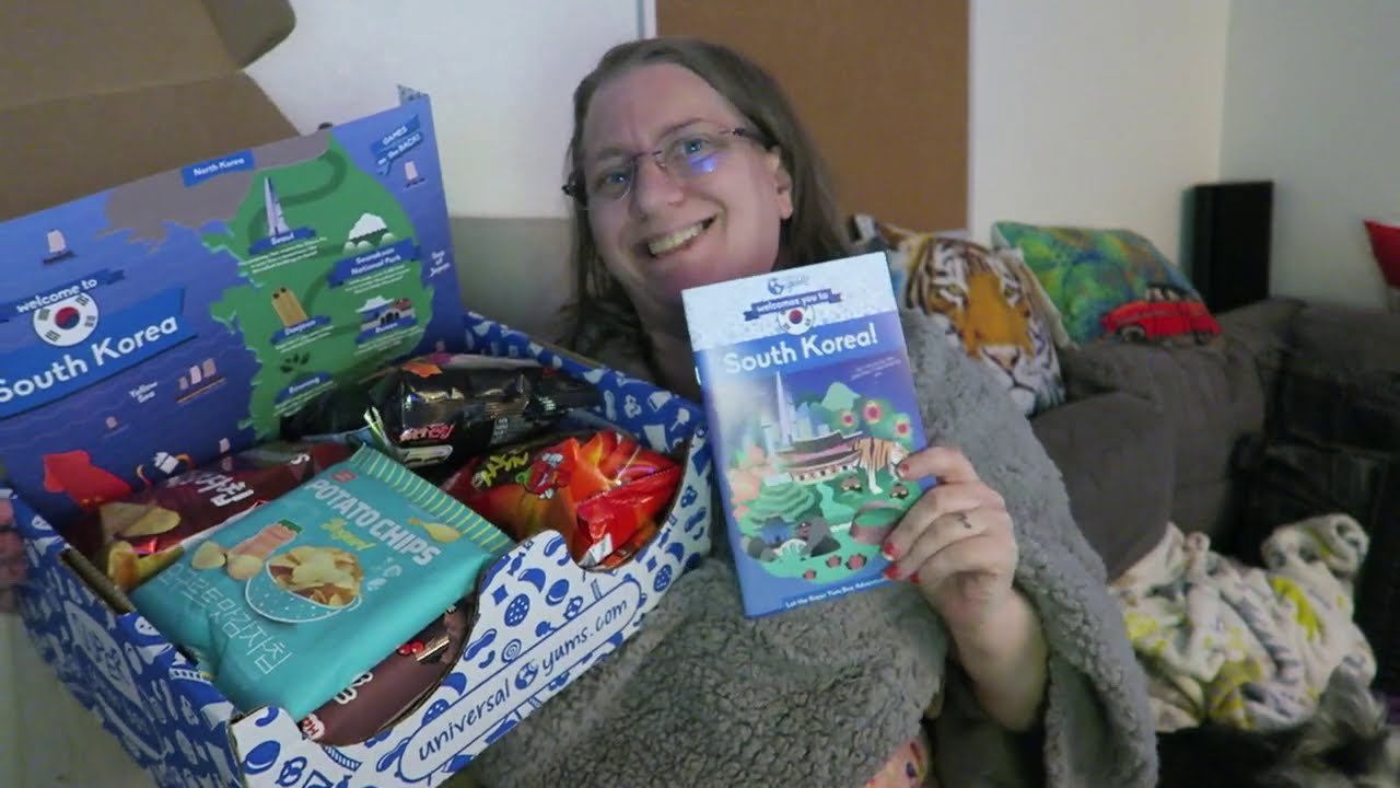 South Korea Universal Yums Super Yum Box Unboxing and Review - YouTube