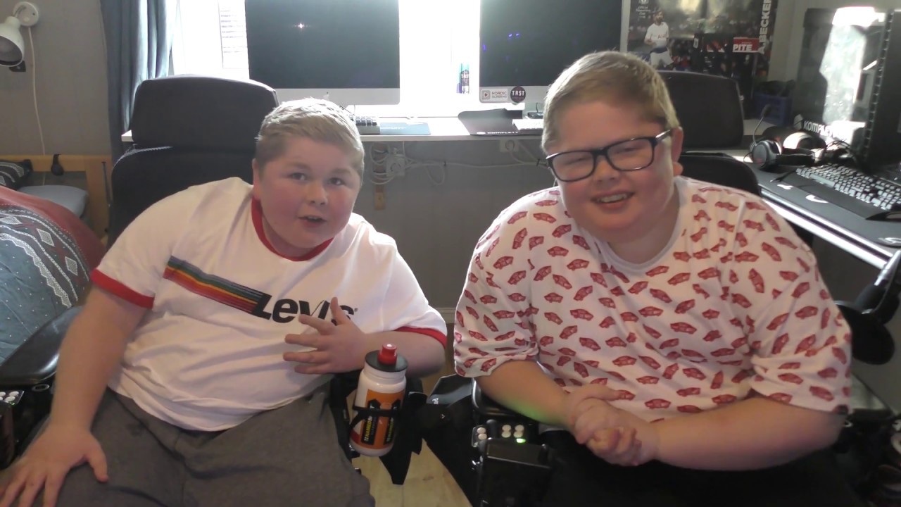Ung Face IT - Daniel & Simen - YouTube