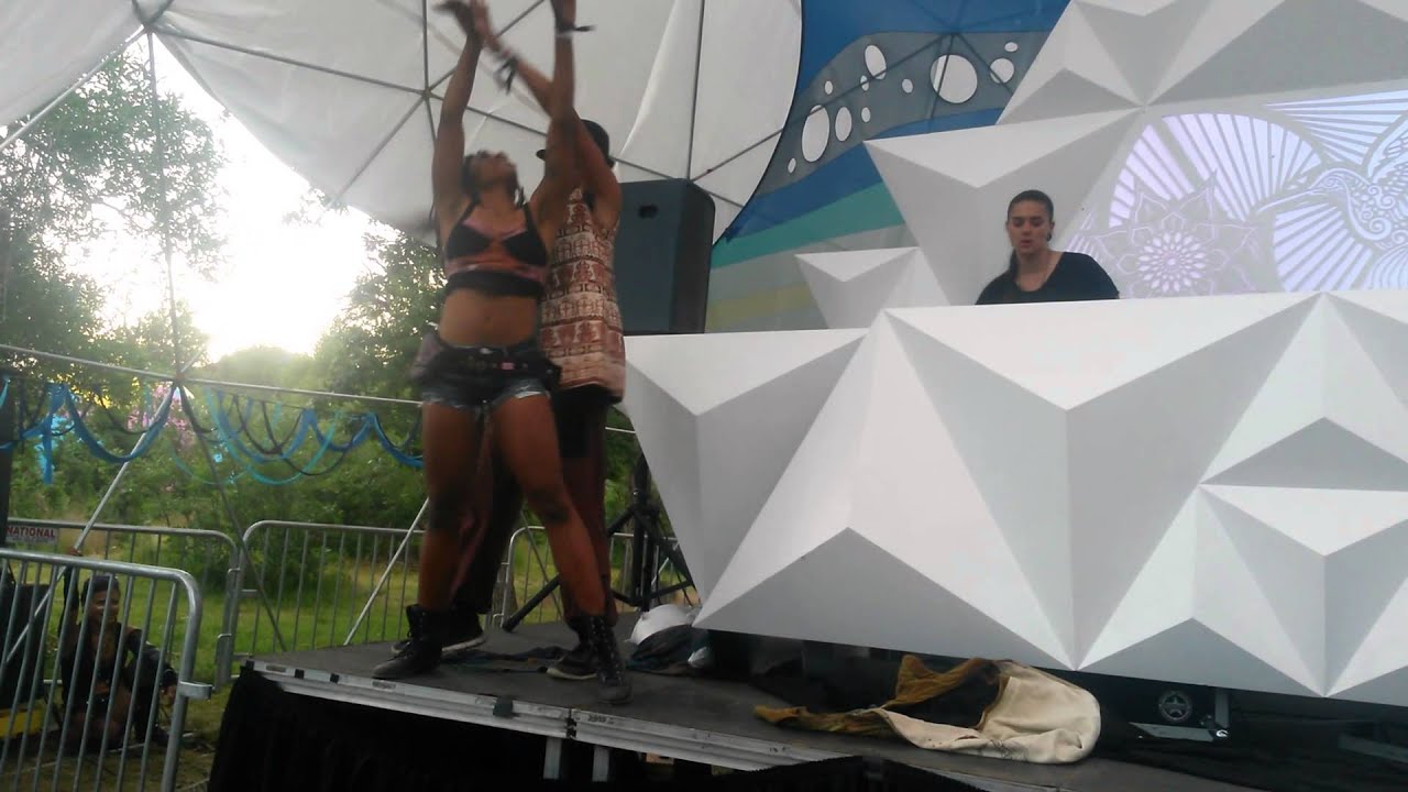 Sonic Bloom: Bee Inspiral and Lobo with Clozee - YouTube