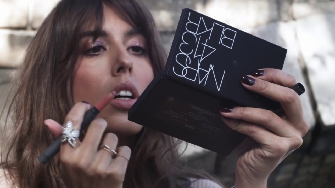 Feminine soft Look - YouTube