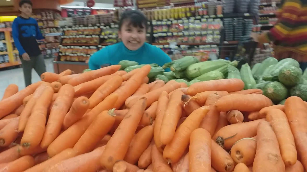 Jugando a las atrapadas en el super😍 💖. - YouTube
