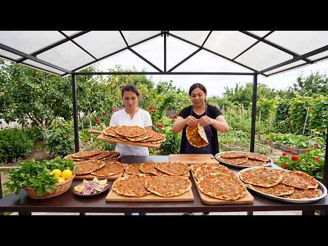 Zwei aserbaidschanische Frauen kochten 40 Lahmacuns ganz allein!